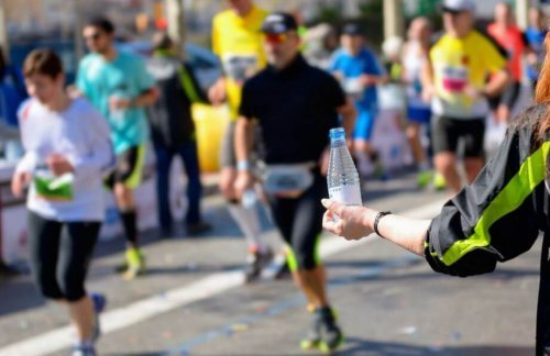How to Hydrate During a Race - Fit People