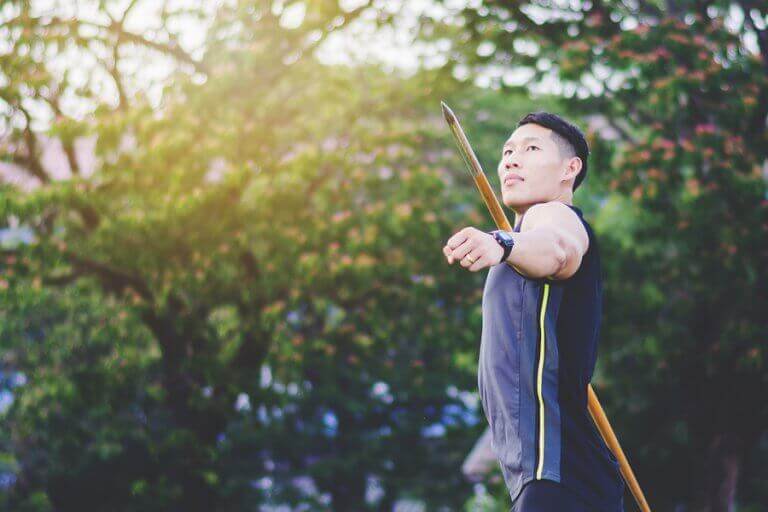 7 Throwing Sports That Really Test Strength and Technique - Fit People